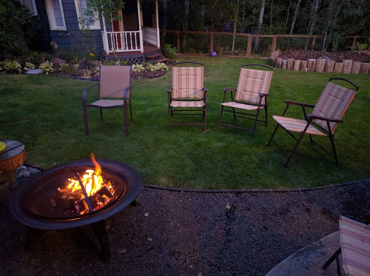 How to Build a DIY Backyard Fire Pit Quickly and Inexpensively ...