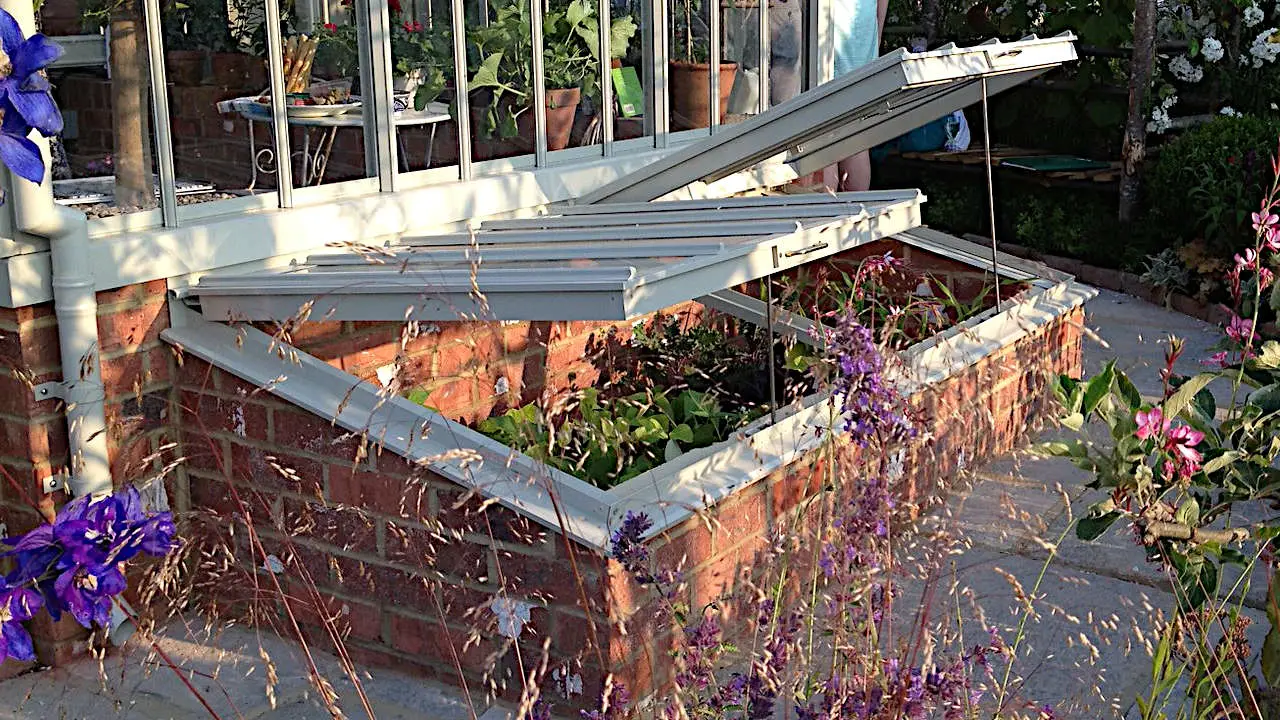 The Benefits of Cold Frames for Small-Scale Gardeners: A Beginner's ...